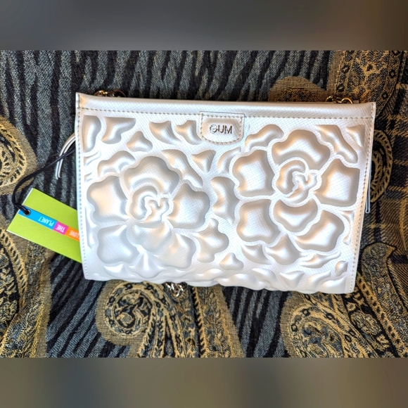 gum designs | Bags | Gum Designs With Puff Gummy Designs Nwt Gold Chain Strap With Dust Bag ...